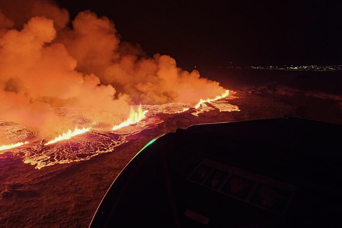 Espectacular erupción del volcán de Grindavik, en Islandia | FOTOS