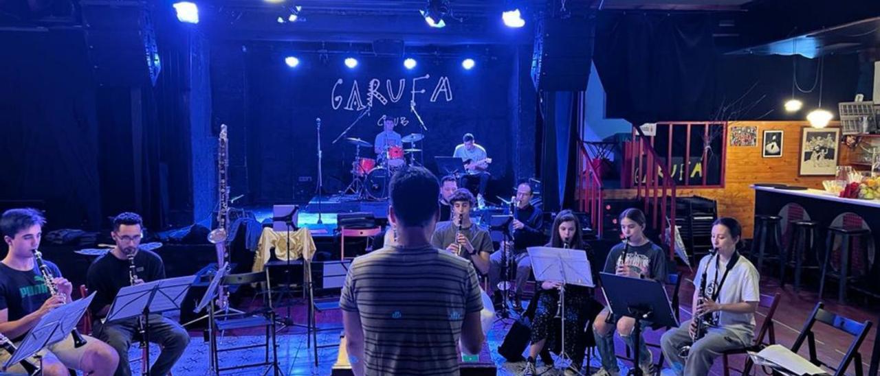 El Garufa Club de A Coruña espera rock a ritmo de una orquesta de ...
