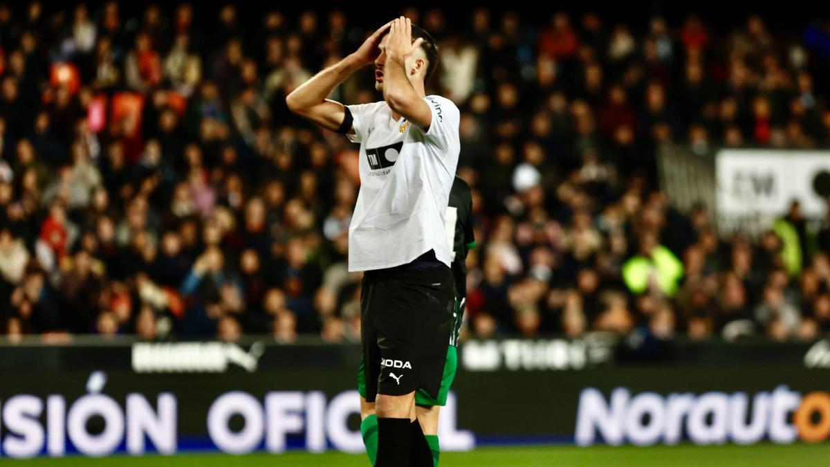 VALENCIA CF: José Copete no entrena con el equipo