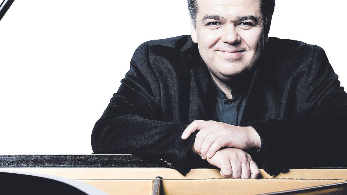 El pianista ruso Arcadi Volodos cumple hoy en el Auditorio su cita ...