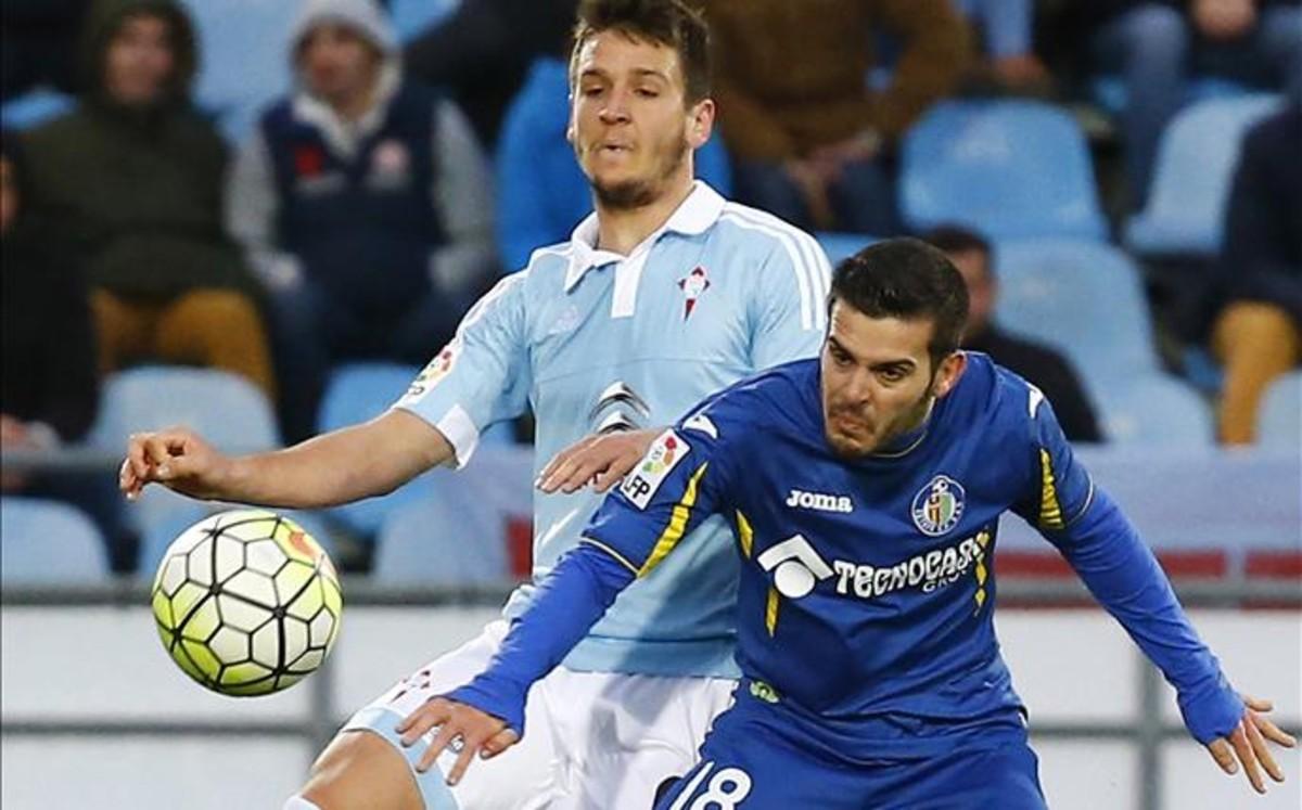 Víctor Rodríguez llega al Sporting; Bernardo se marcha