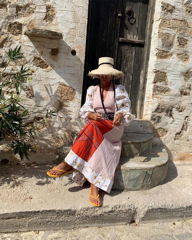 Los looks de Janka Polliani para combinar las chanclas de piscina con ...