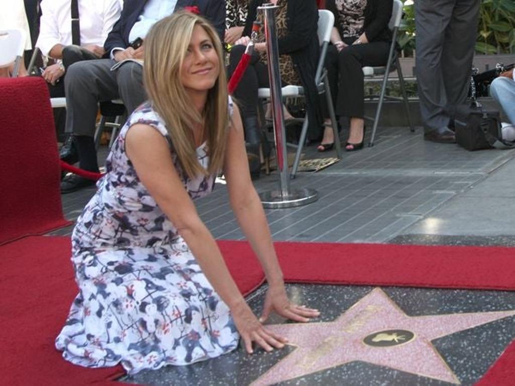 Jennifer Aniston ya tiene su estrella en el Paseo de la Fama - Cuore