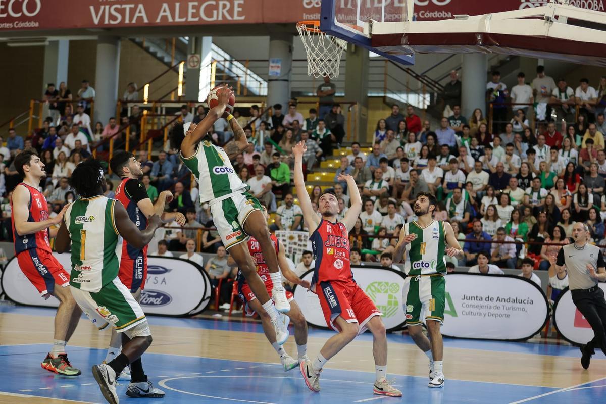 BALONCESTO LIGA EBA El Coto Córdoba derrota a la presión y al CB Jaén y ...