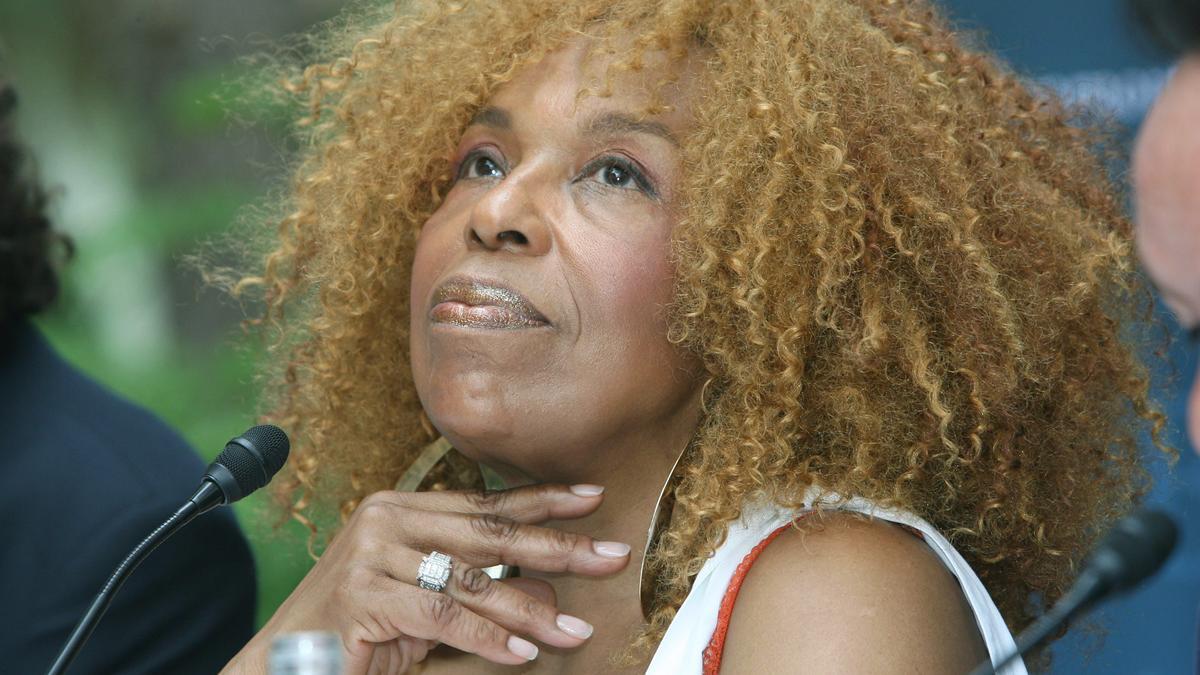 Diagnostican con ELA a la cantante Roberta Flack