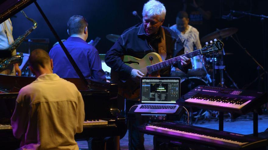 Ximo Tebar recibe el cariño del público San Javier