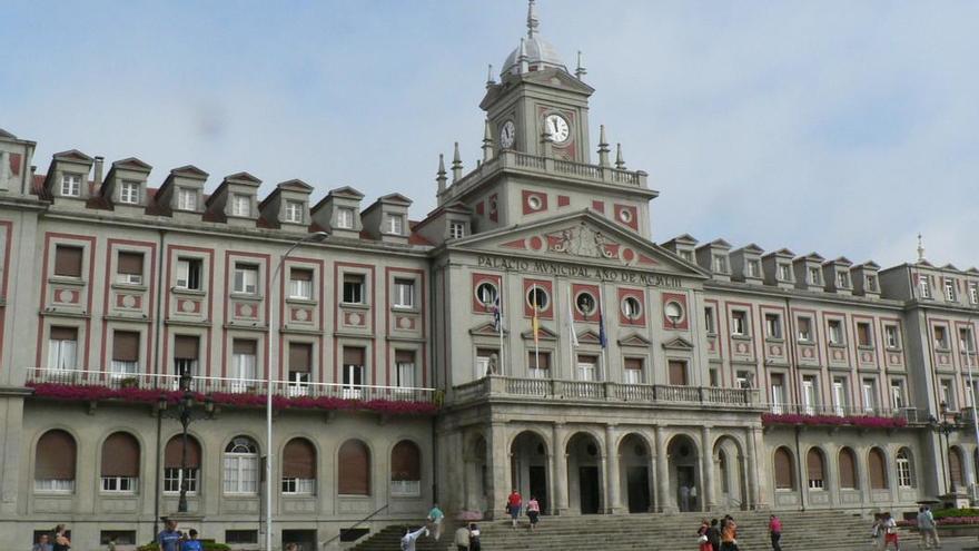 Ferrol rechaza recibir los restos de Franco y expropia el nicho que le ...