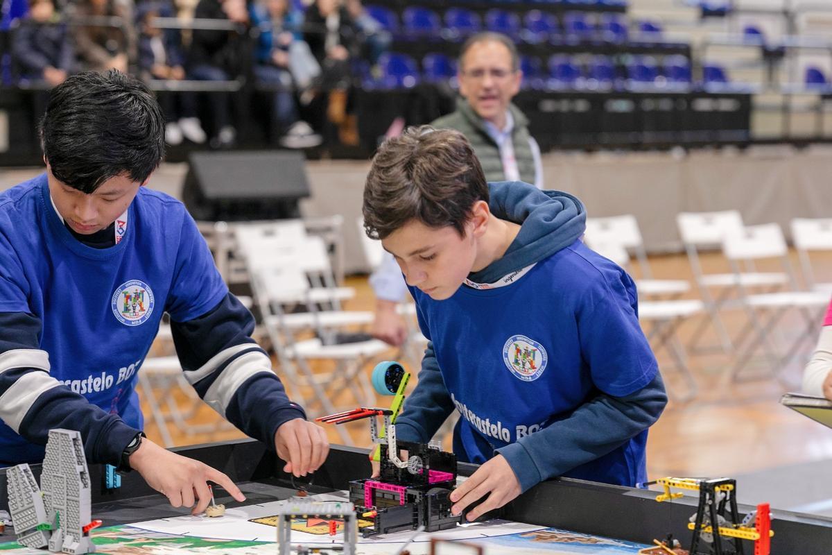 Un colegio de Vigo lleva a Galicia a la final nacional de la First Lego ...