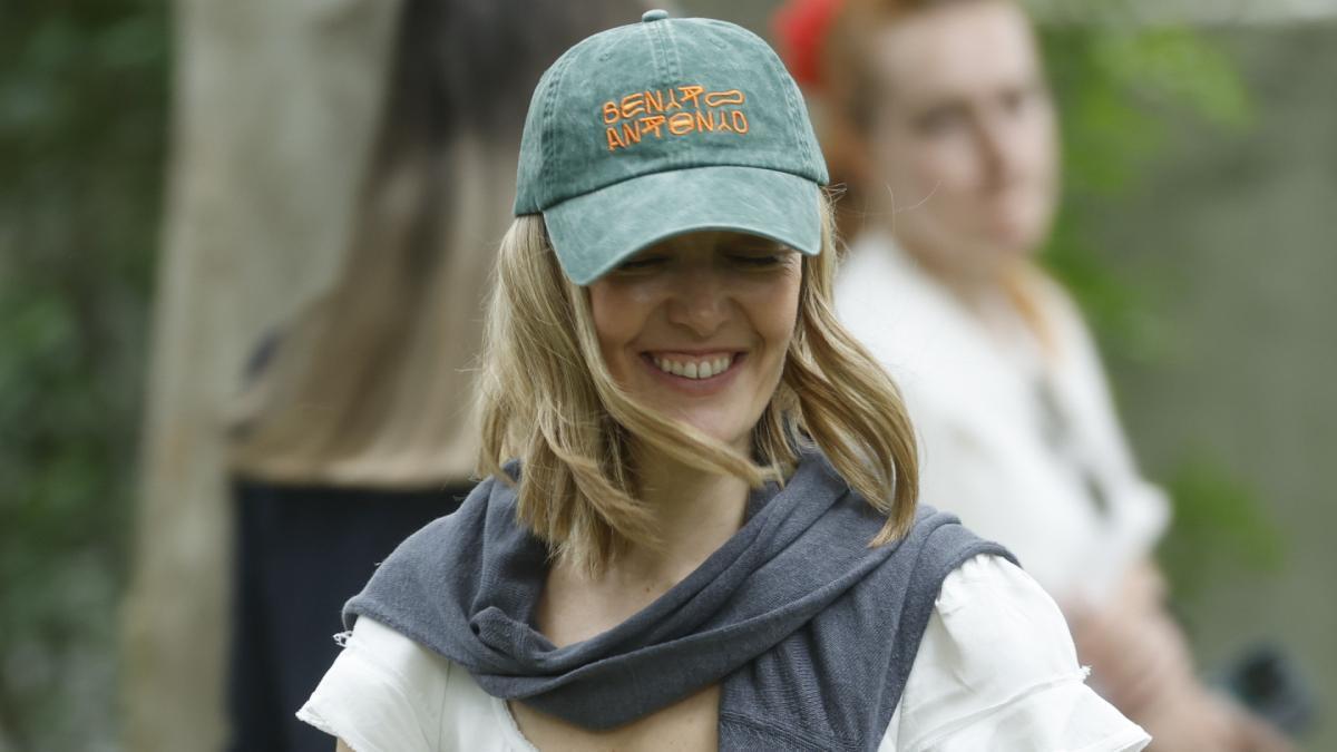 Marta Ortega ya lleva la primera pieza de la colección de Bad Bunny ...