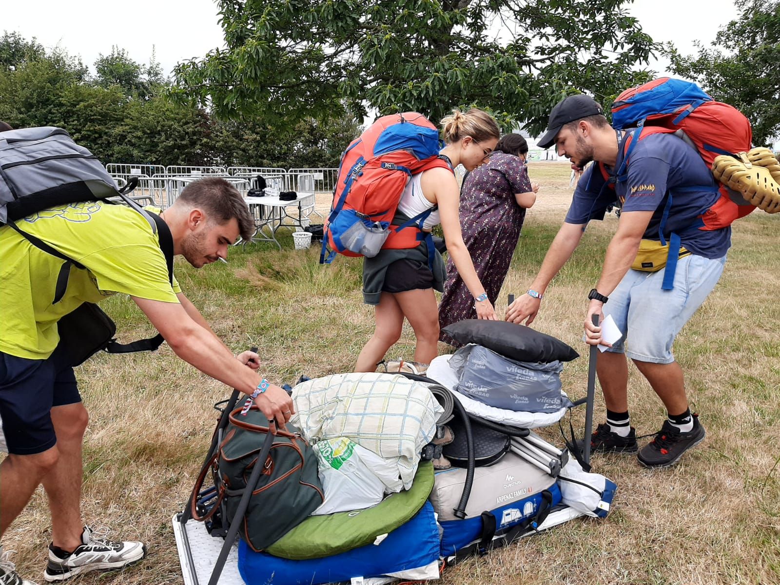 Los primeros "bombis" ya están en Llanera para acampar en La Morgal ...