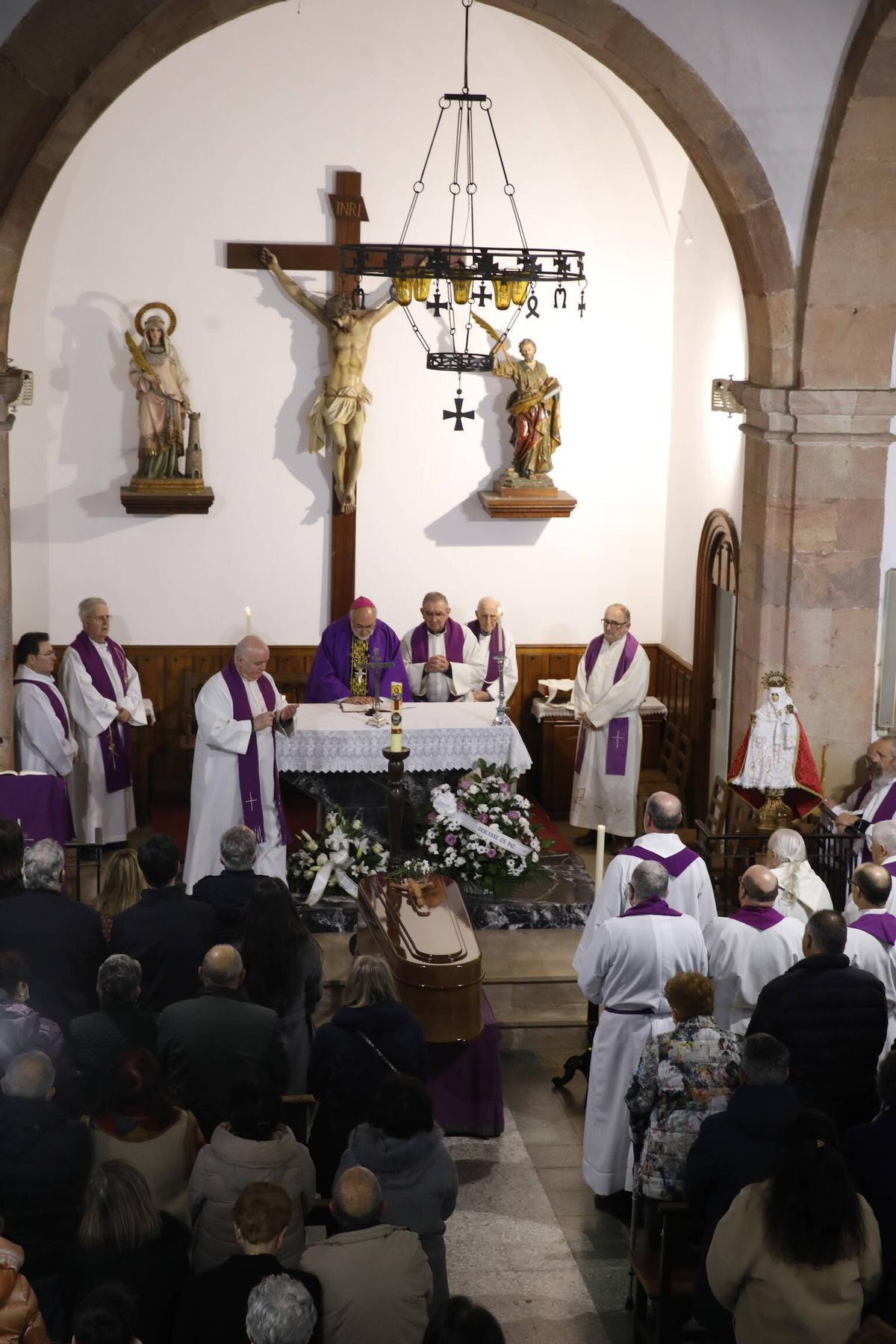El multitudinario funeral por el párroco José Manuel Alonso, en imágenes