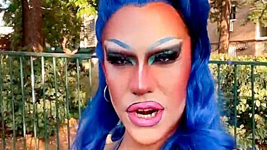 La 'drag queen' Onyx acude como vocal a una mesa electoral