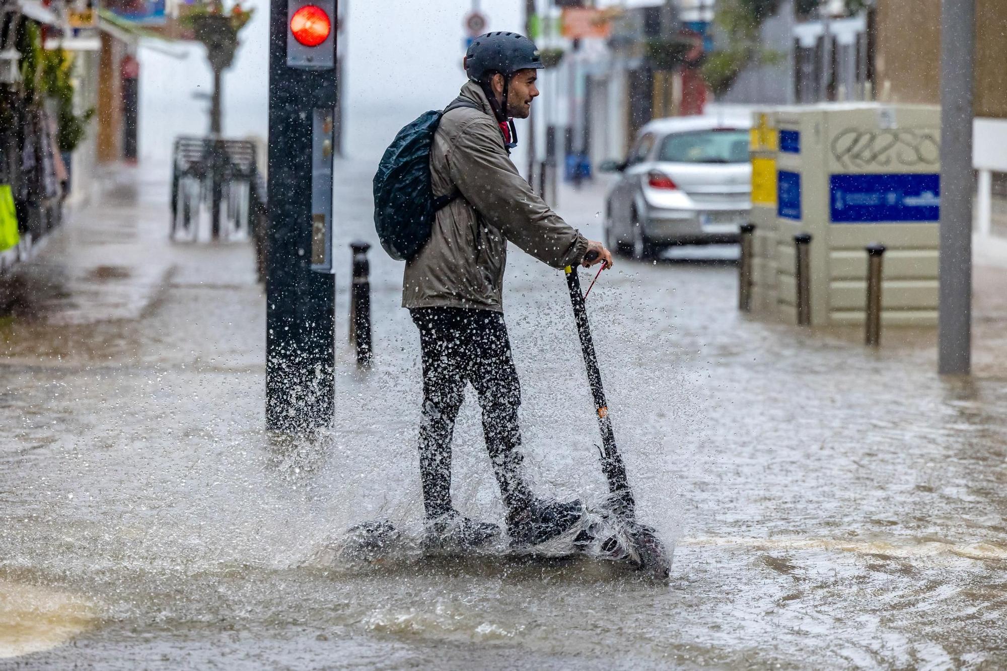 Lluvia cayendo con intensidad en Benidorm
