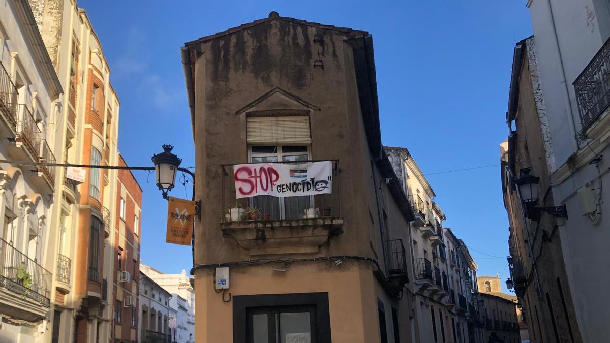 El deterioro de la calle Hernando de Soto en Cáceres: locales cerrados ...