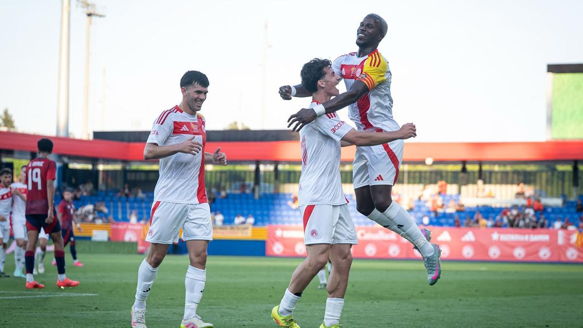 Catalunya celebra su 125 aniversario venciendo a Costa Rica (2-0)