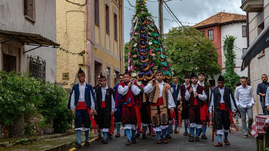 Nueva celebra el Día Grande de La Blanca con procesión y pericote