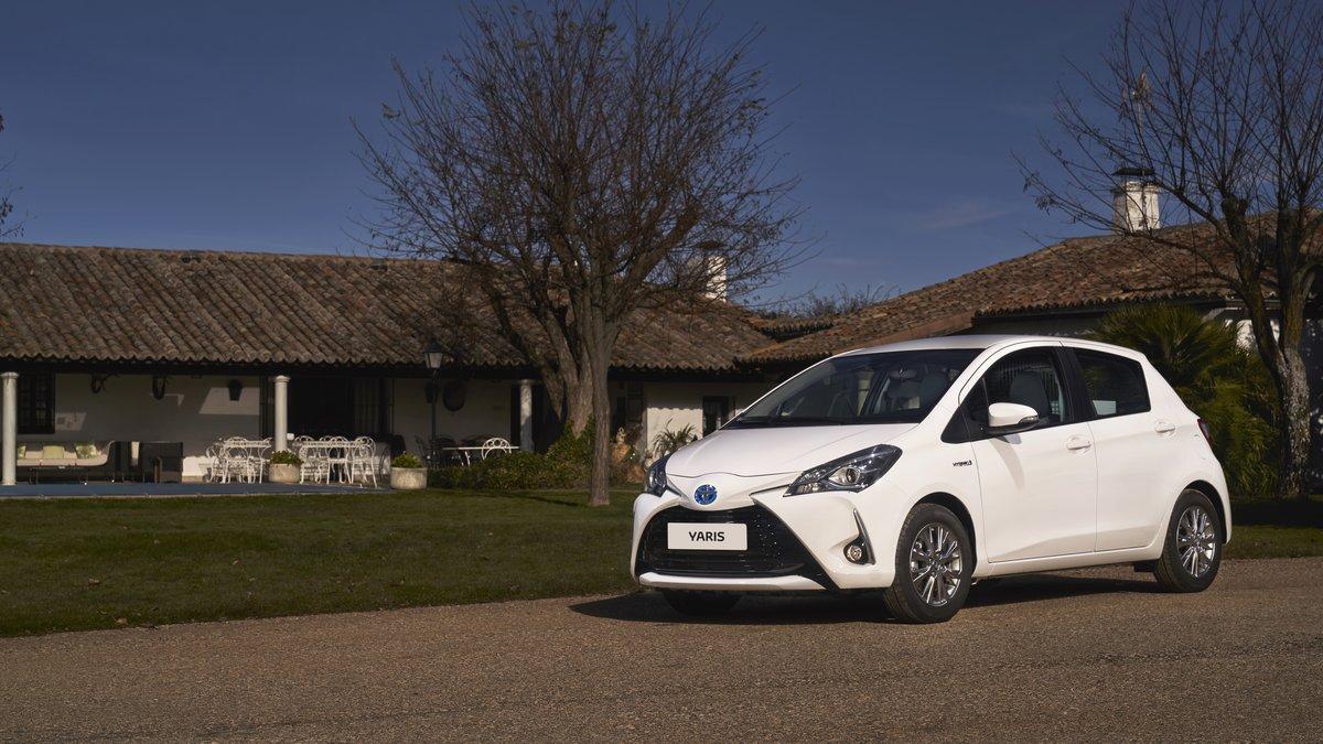 Toyota presenta el nuevo Yaris hybrid Ecovan