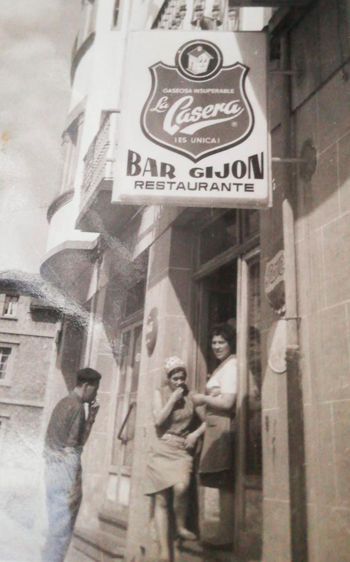 Adiós a un establecimiento histórico de Grado: los humos que cierran el ...