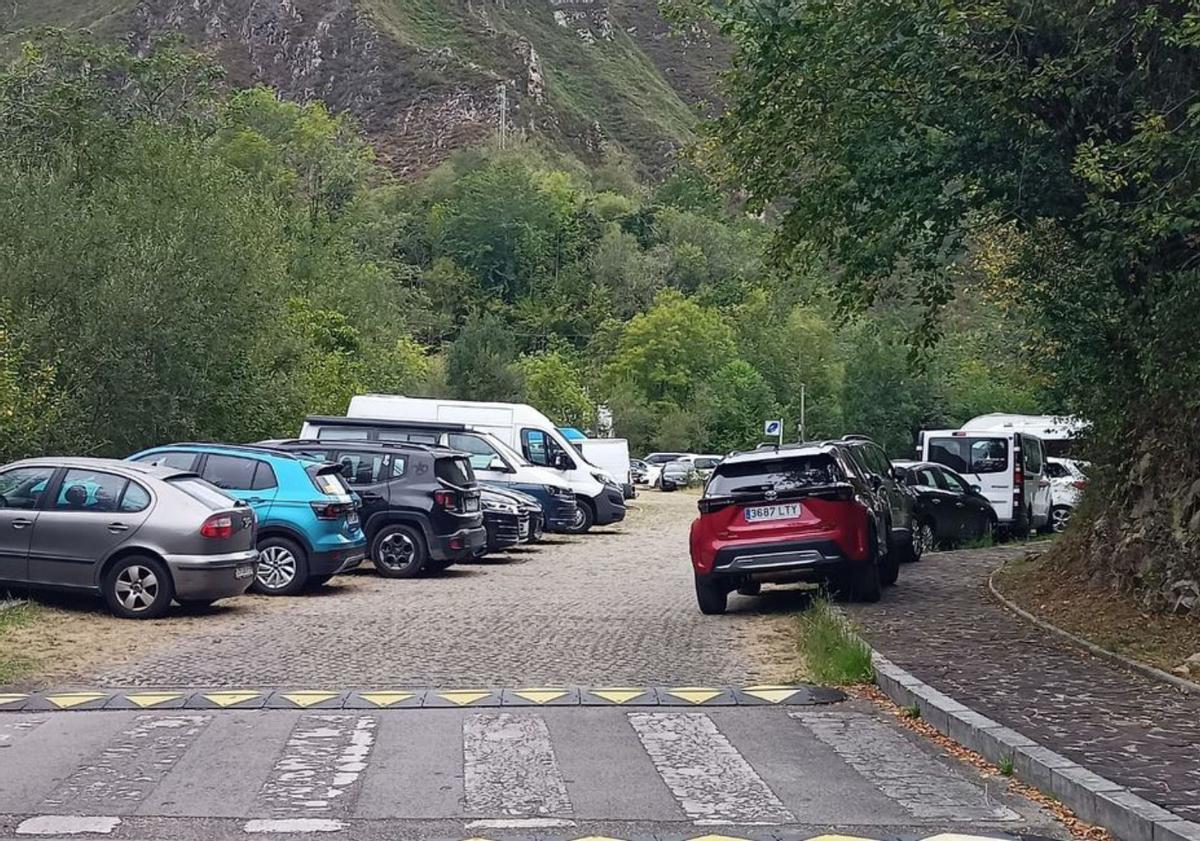 "El acceso al Enol parece otro, el caos está ahora en Covadonga", indican los conductores ...