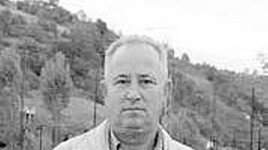 El presidente del Club Deportivo San Esteban de Ciaño recibe un homenaje