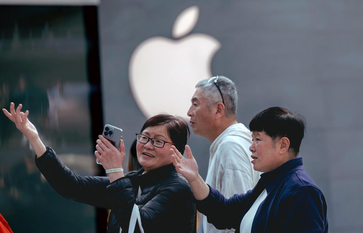 La tienda más grande de Apple en Asia abre sus puertas en Shanghái | FOTOS