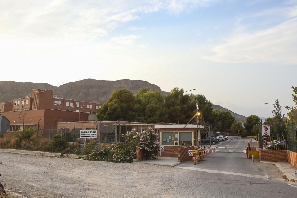 La salud mental copa las enfermerías de prisiones en Alicante