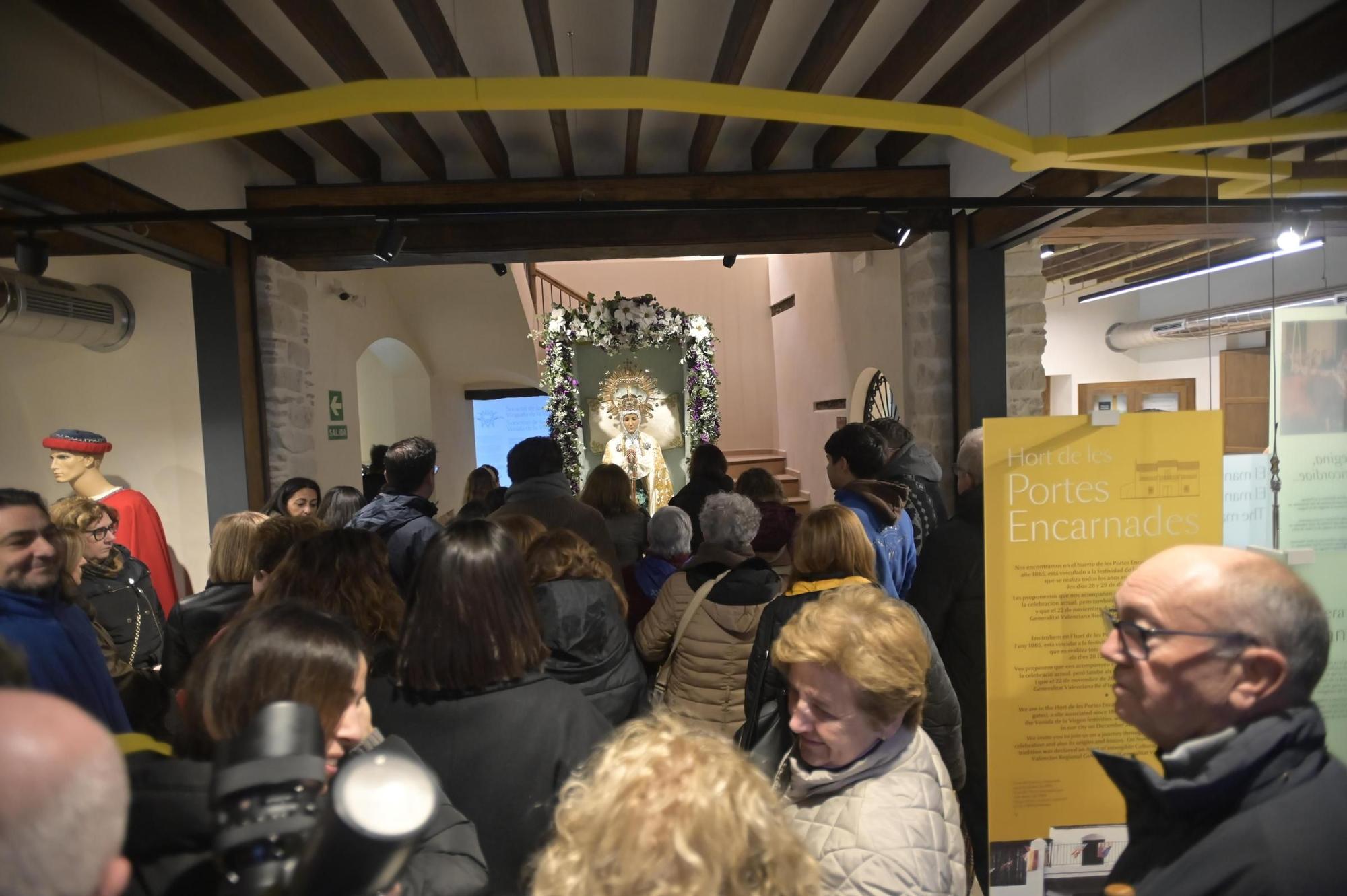 Así ha sido la adoración de la Virgen en Elche 2025