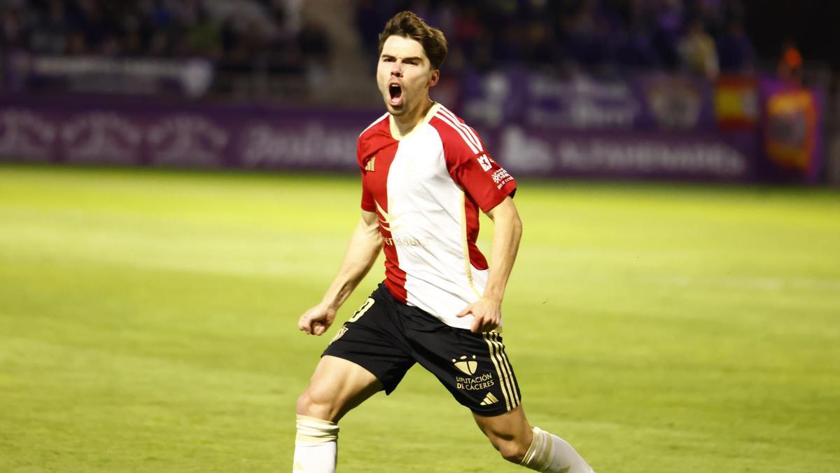 Fútbol | Un punto que le soluciona poco al Cacereño