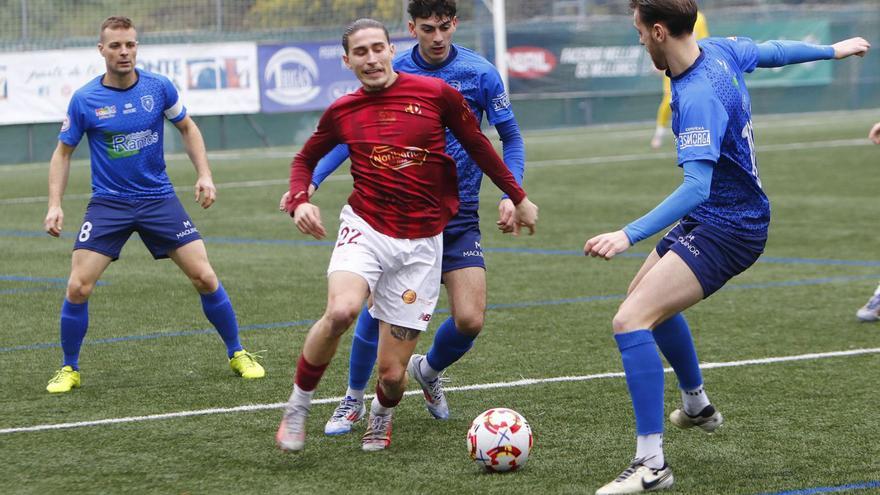 El Estradense deja volar dos goles de ventaja
