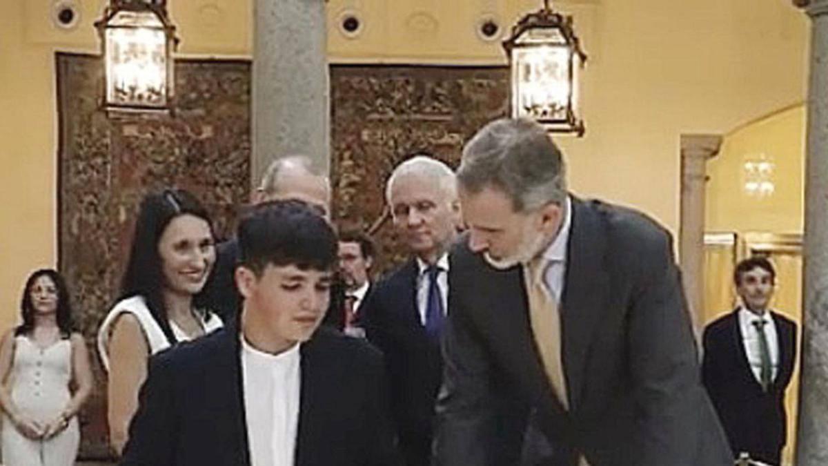 Un alumno del Feijoo-Zorelle, con Felipe VI - Faro de Vigo