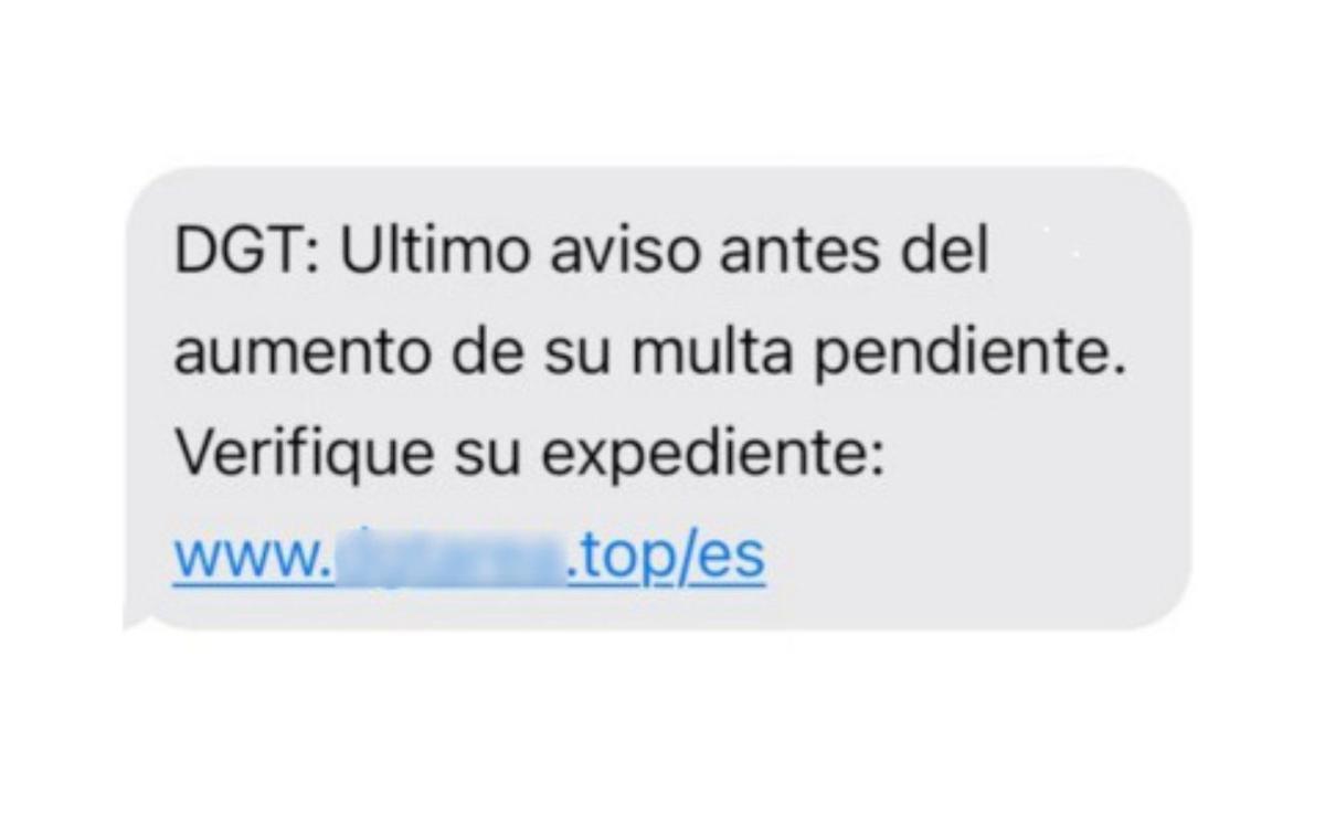 El SMS de la DGT que no debes abrir: la estafa que vuelve tras el verano