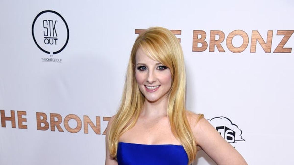 Melissa Rauch estrena 'The Bronze' con el apoyo de sus compañeros de ...