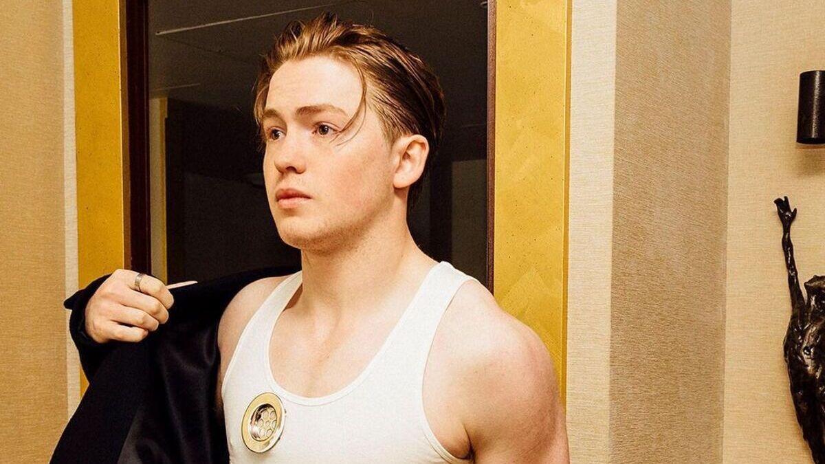La Estrella De ‘heartstopper Kit Connor Obligada A Aclarar Su