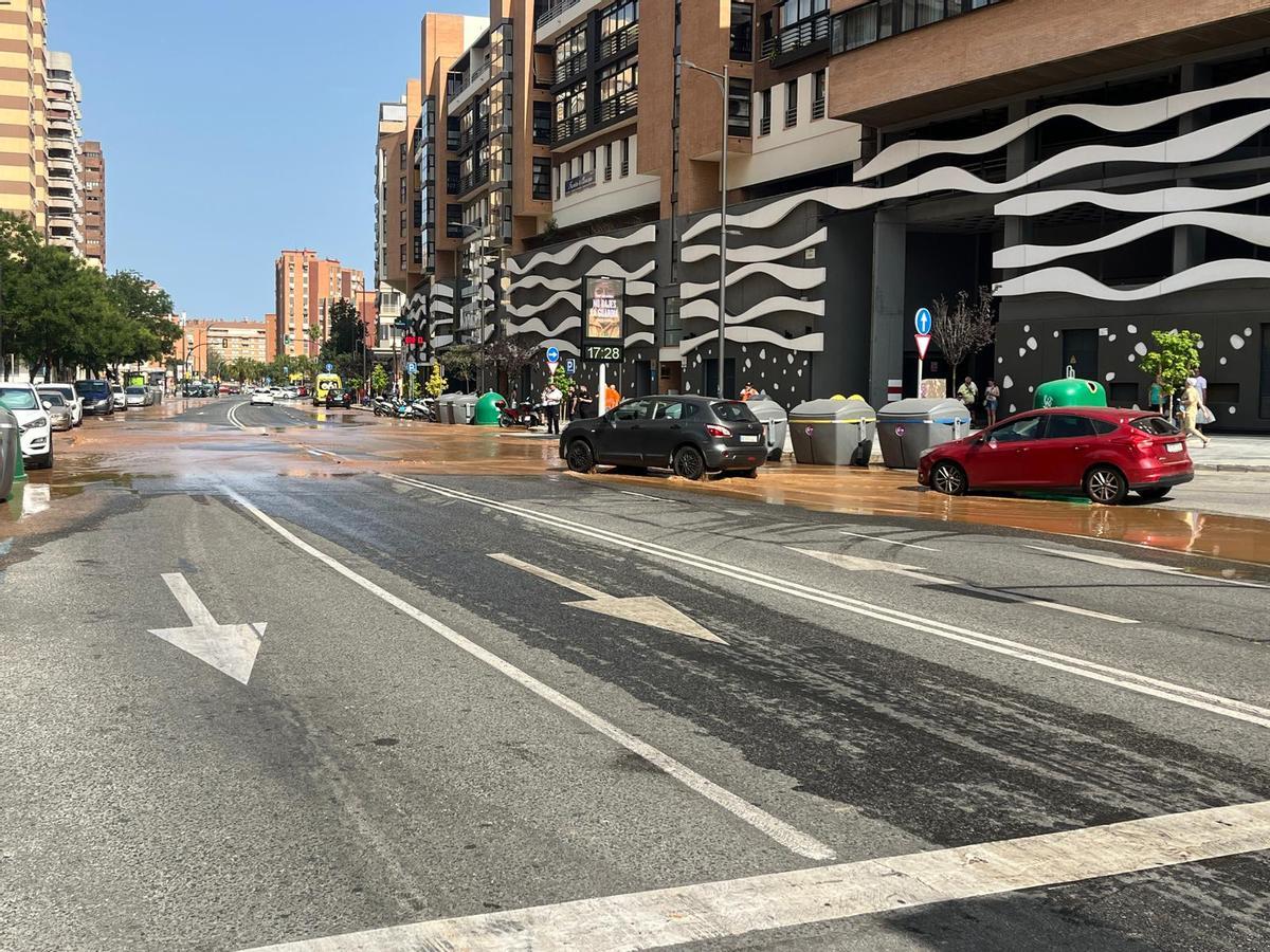 MOVILIDAD MÁLAGA | Revienta una tubería en la avenida de la Aurora que ...