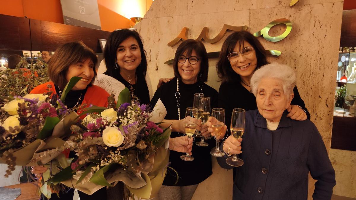La joieria Uró obre etapa amb la jubilació de les germanes Imma i Maria ...