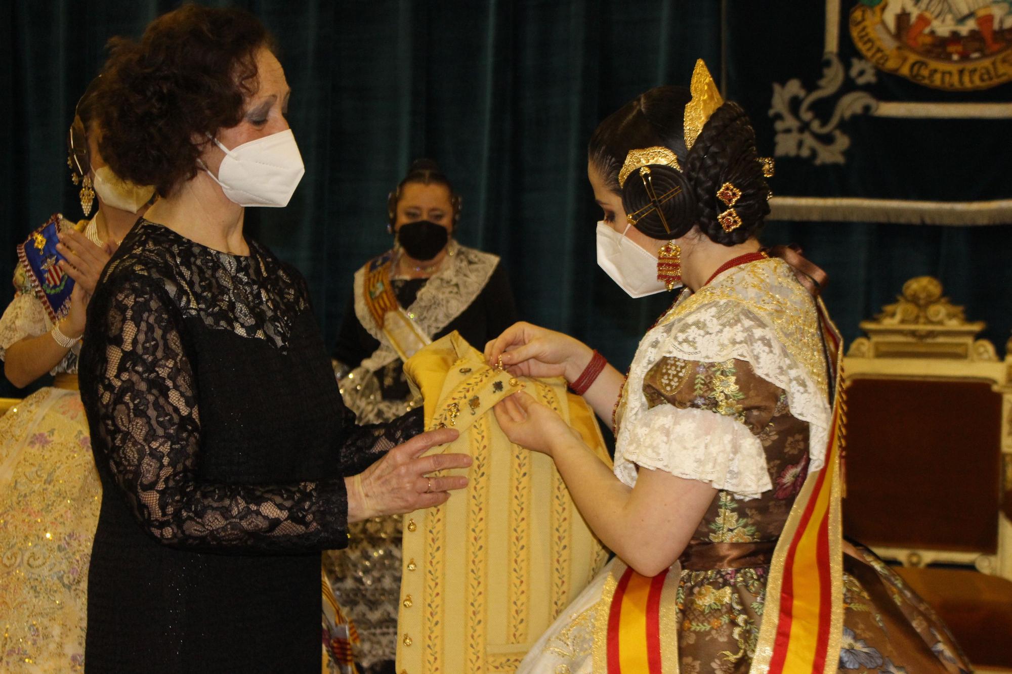 Quatre Carreres reconoce a sus falleros "brillants" y a sus falleras ...