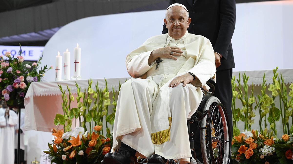 El Papa pasa una "noche tranquila" y "sigue descansando" | VÍDEO