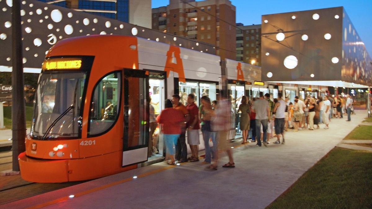 TRAMNOCHADOR ALICANTE | Este será el último fin de semana de TRAM nocturno