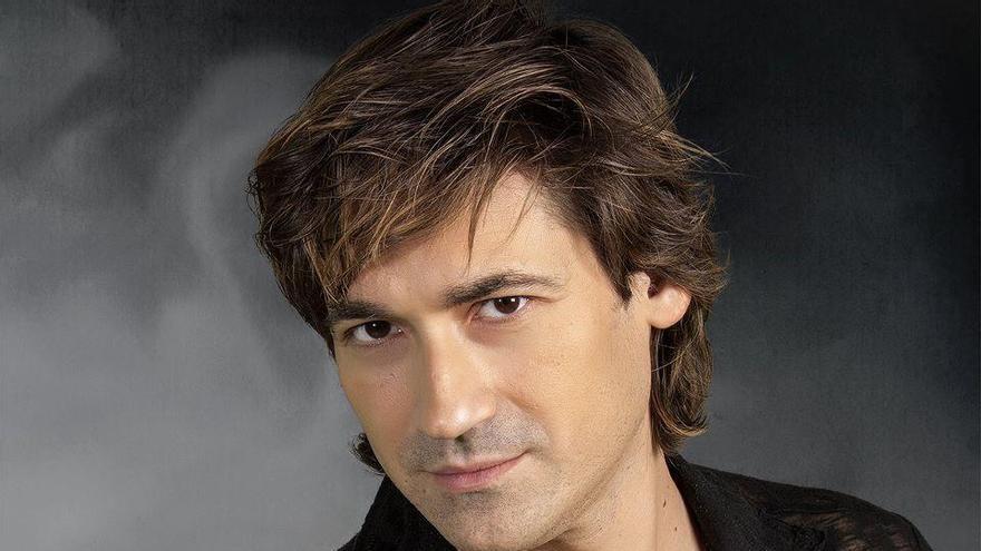 El cantante Ángel Merino denuncia su "asesinato" en la web