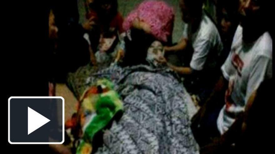 Muere la cantante Irma Bule en pleno concierto tras morderle una cobra