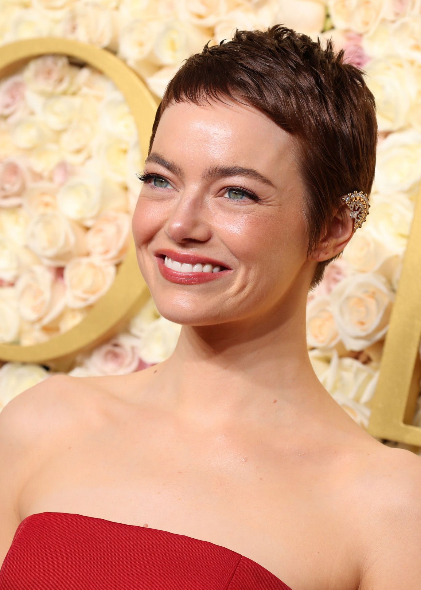 GLOBOS DE ORO 2025 | De las canas de Salma Hayek al corte 'pixie' de ...