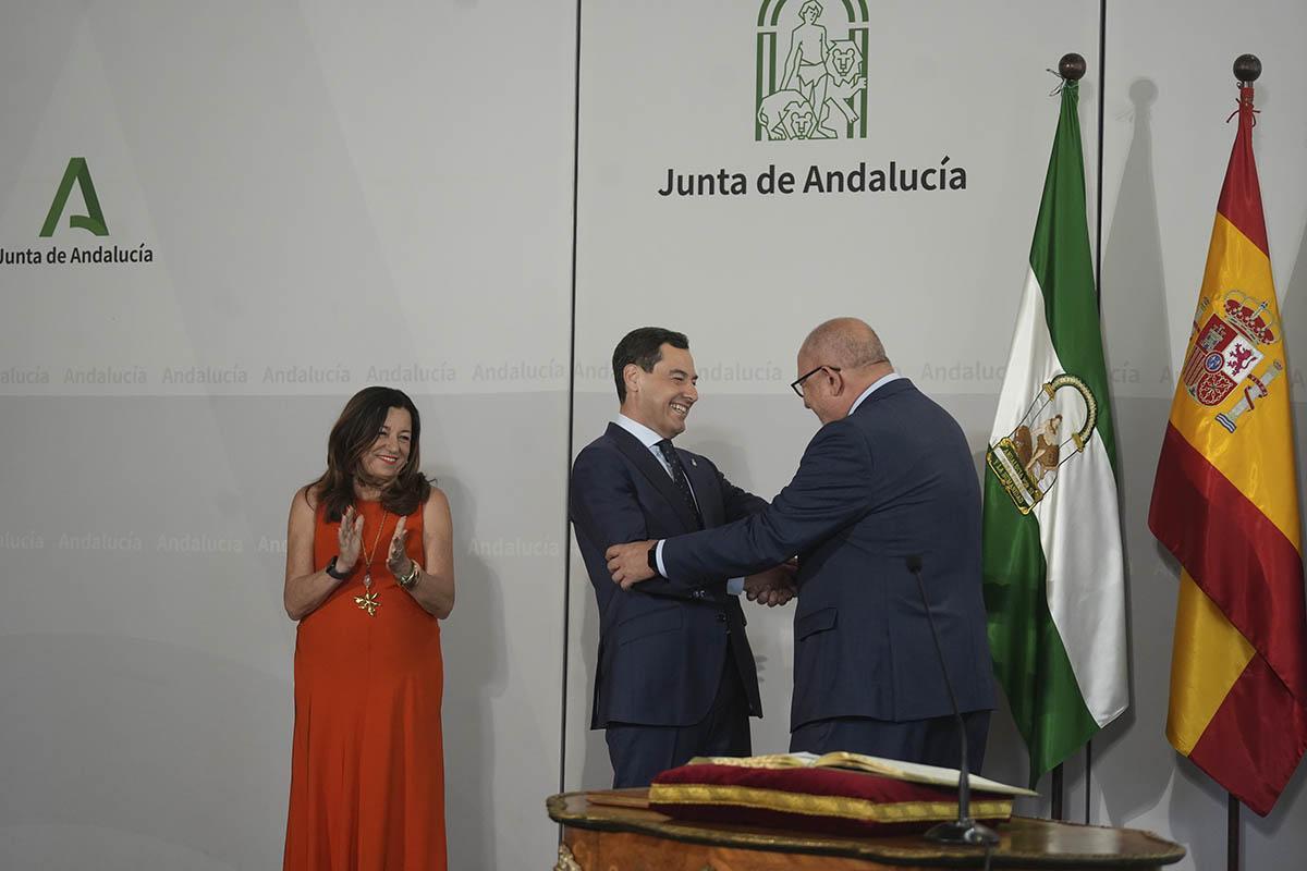 La toma de posesión de Manuel Torrablo como rector de la UCO, en ...