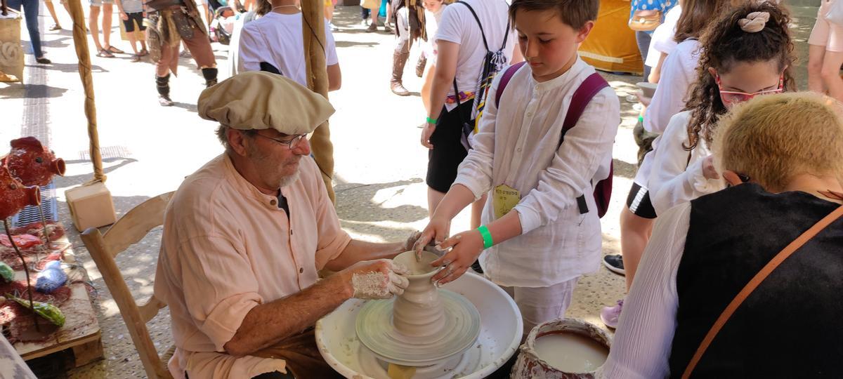Ferias en Mallorca: Capdepera levanta el telón de su mercado medieval ...