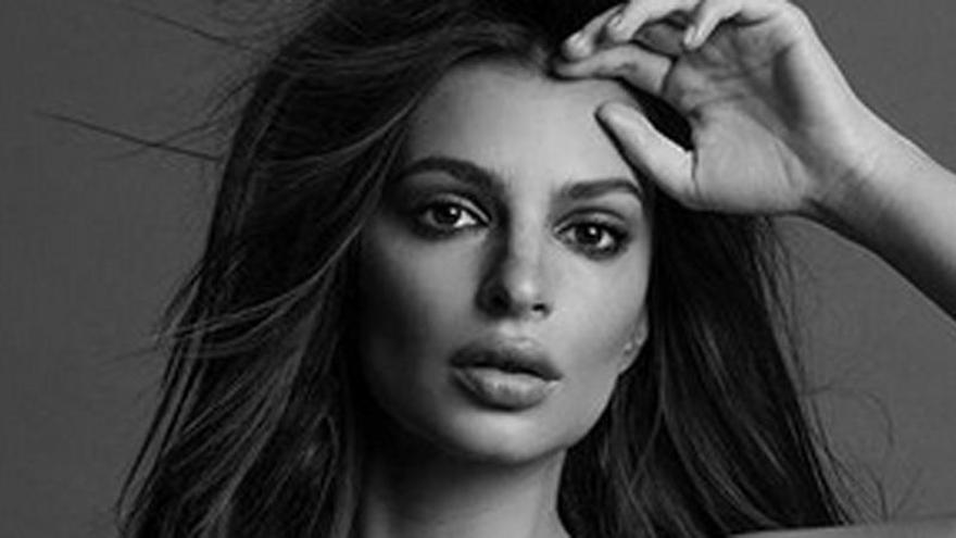 Brutal desnudo integral de Emily Ratajkowski