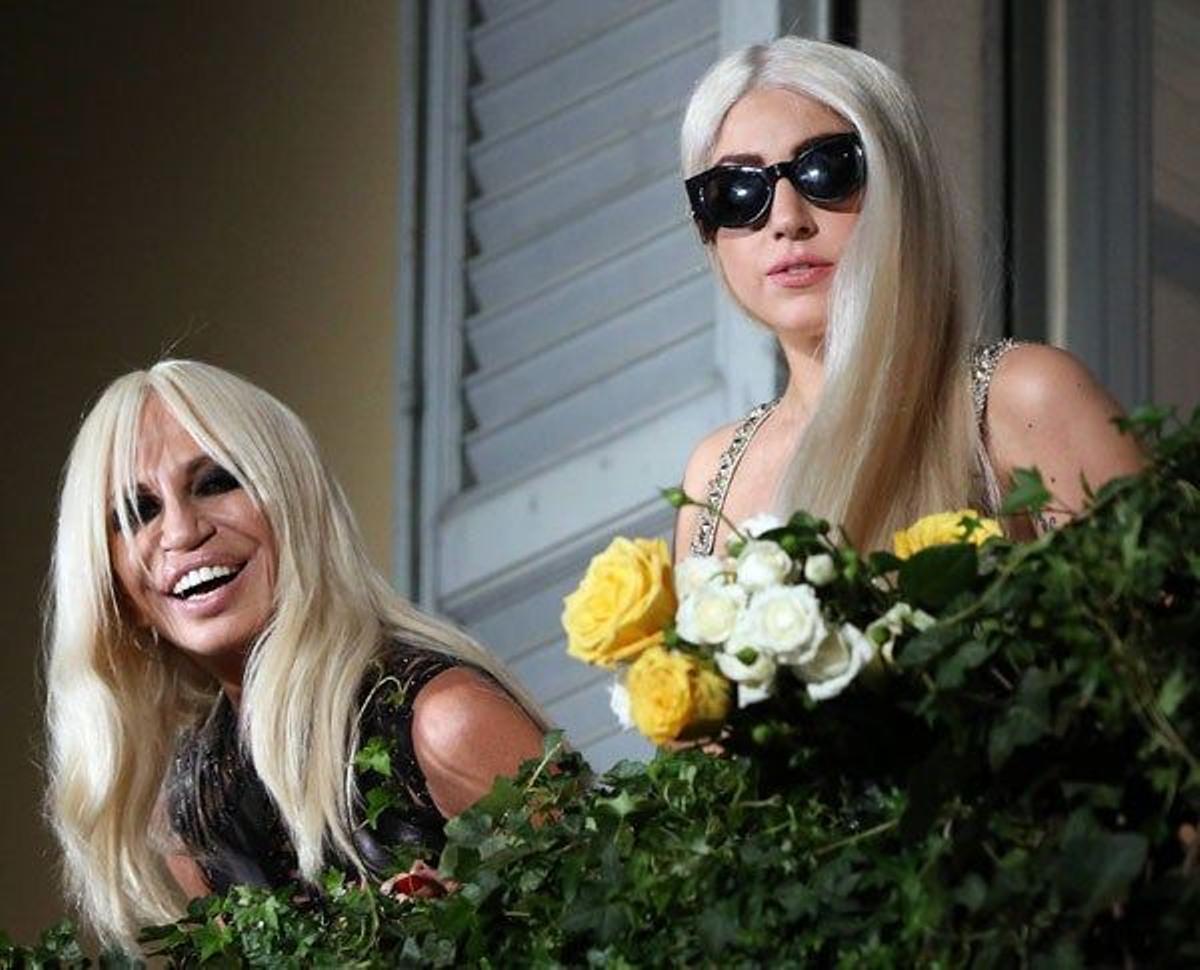 Donatella Versace recibe a Lady Gaga en Milán - Cuore