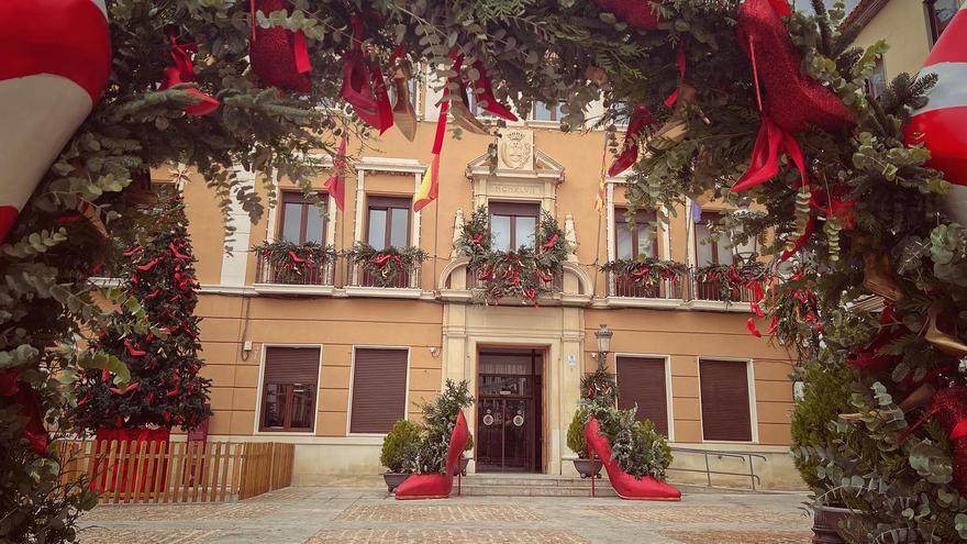 Así luce el Ayuntamiento de Elda por Navidad - Información