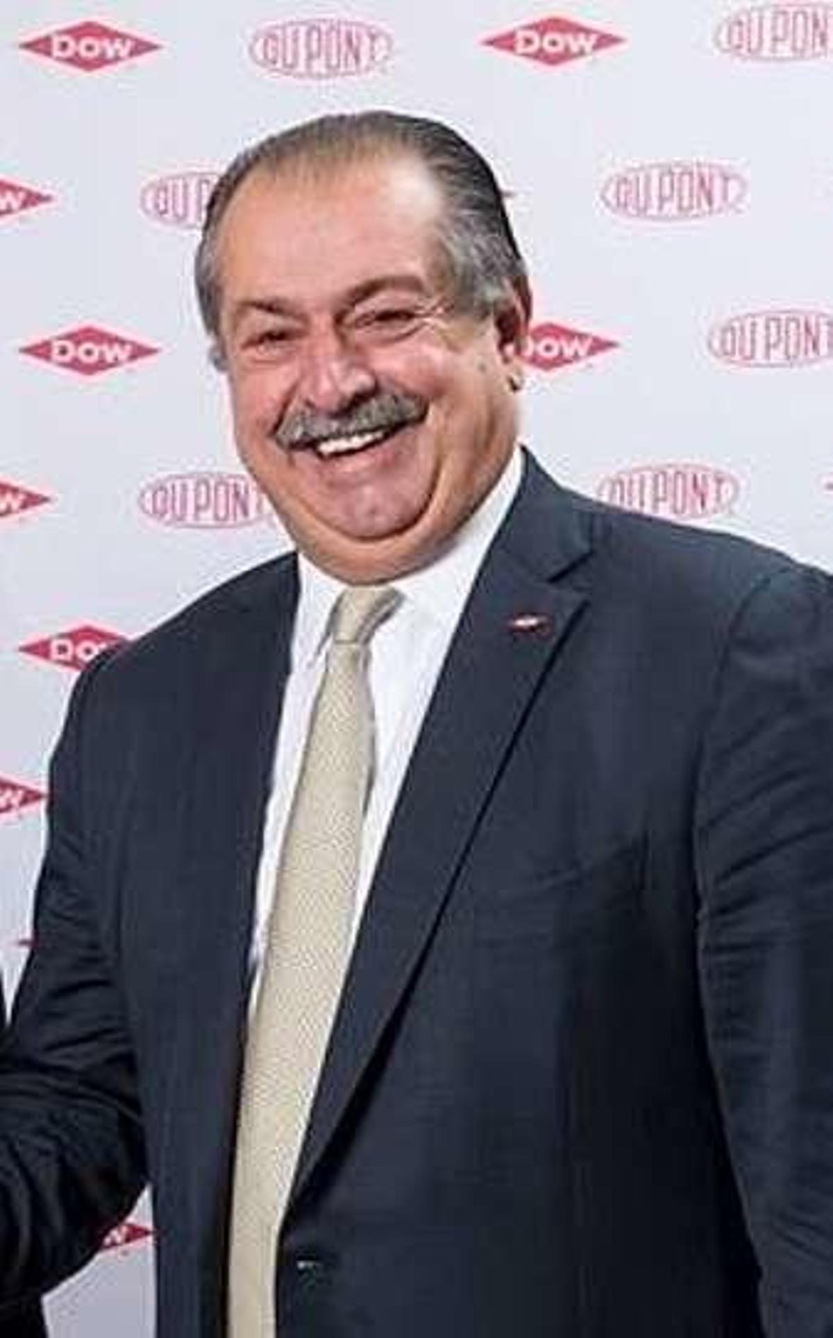 Liveris renuncia a la presidencia ejecutiva de Dow Du Pont y le sucede ...