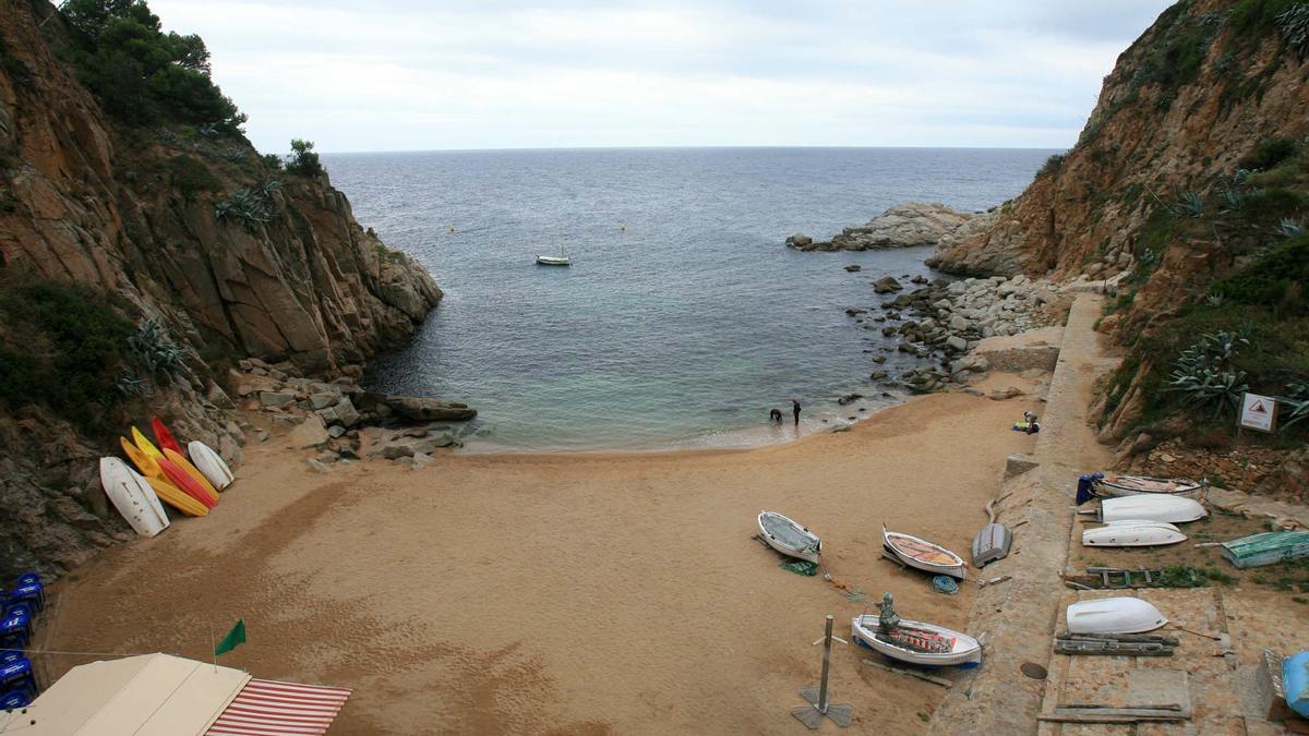 Tossa de Mar tanca la platja d'Es Codolar per un incidència a la ...