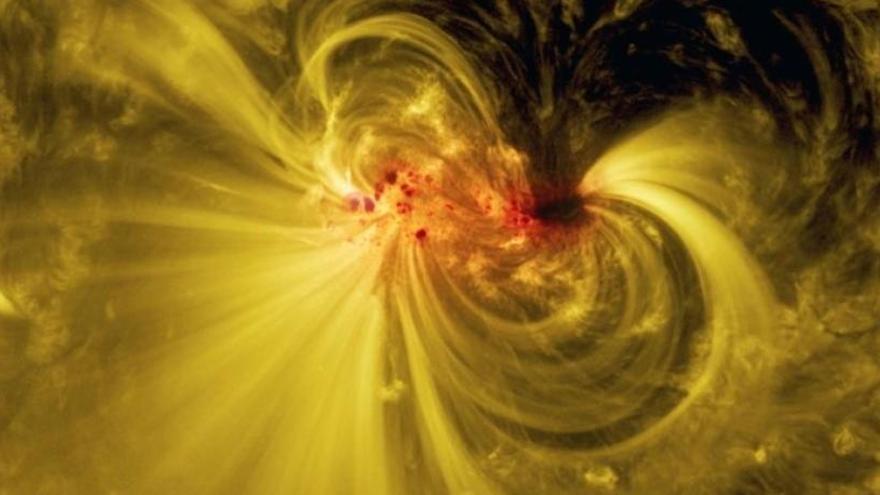 Energía no detectada calienta la corona solar más que su superficie