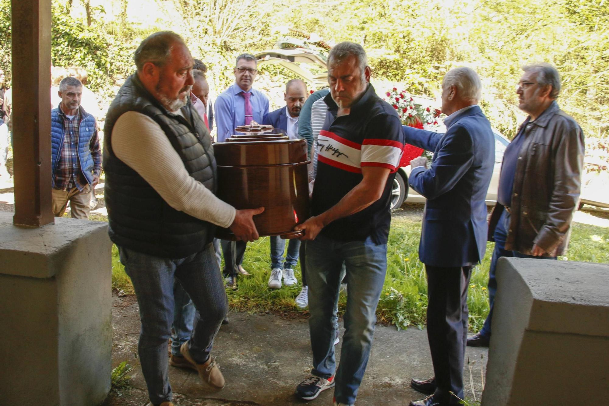 Multitudinario funeral en Grado por Julio César Castrillo, piloto ...